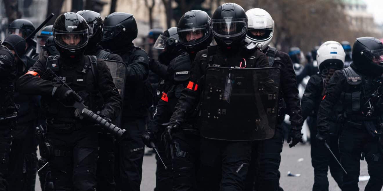 (INFO) Appel à signatures : une pétition pour la dissolution des BRAV-M ...